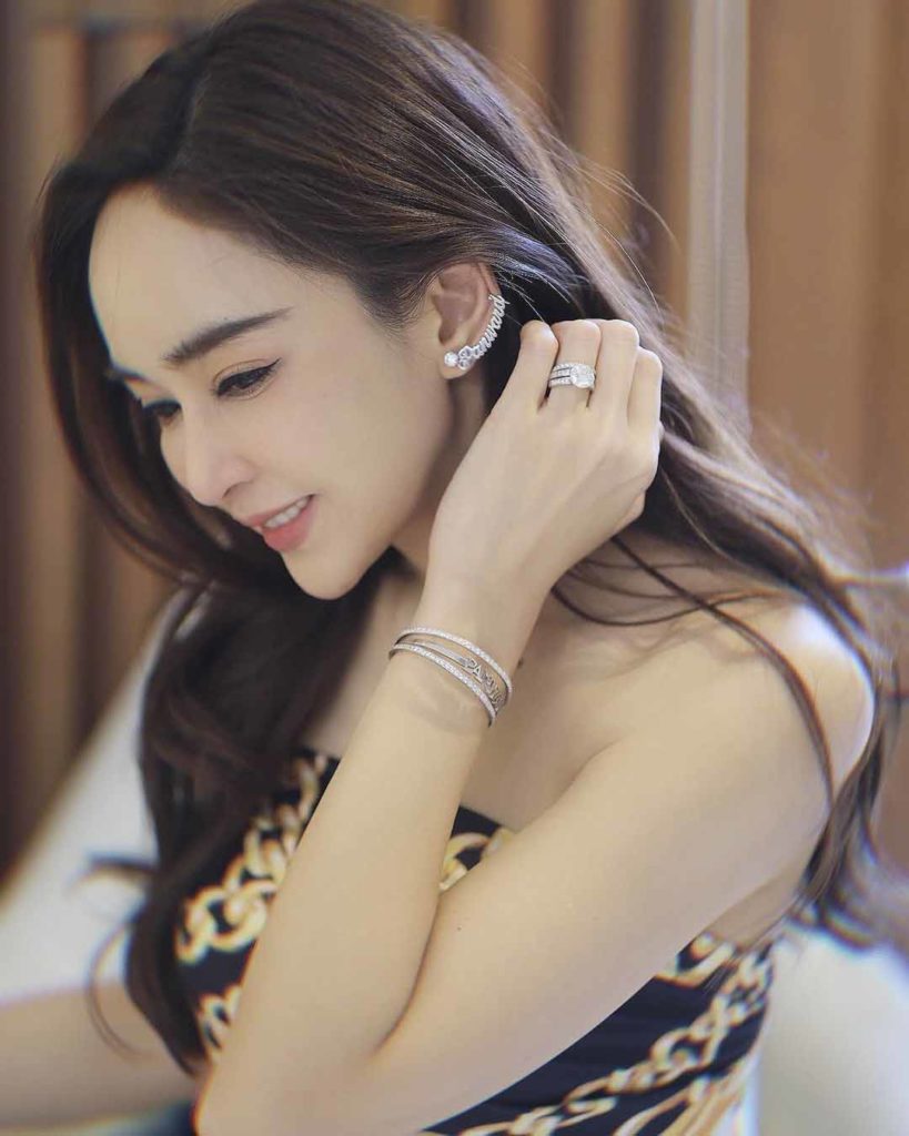 เปิดวาร์ป ประวัติ เป้ย ปานวาด เหมมณี นักแสดงลุคเซ็กซี่สู่คุณแม่สายหวาน